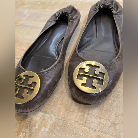 Tory Burch | Shoes | Tory Burch Reva Brown And Gold Logo Emblem Flats ...